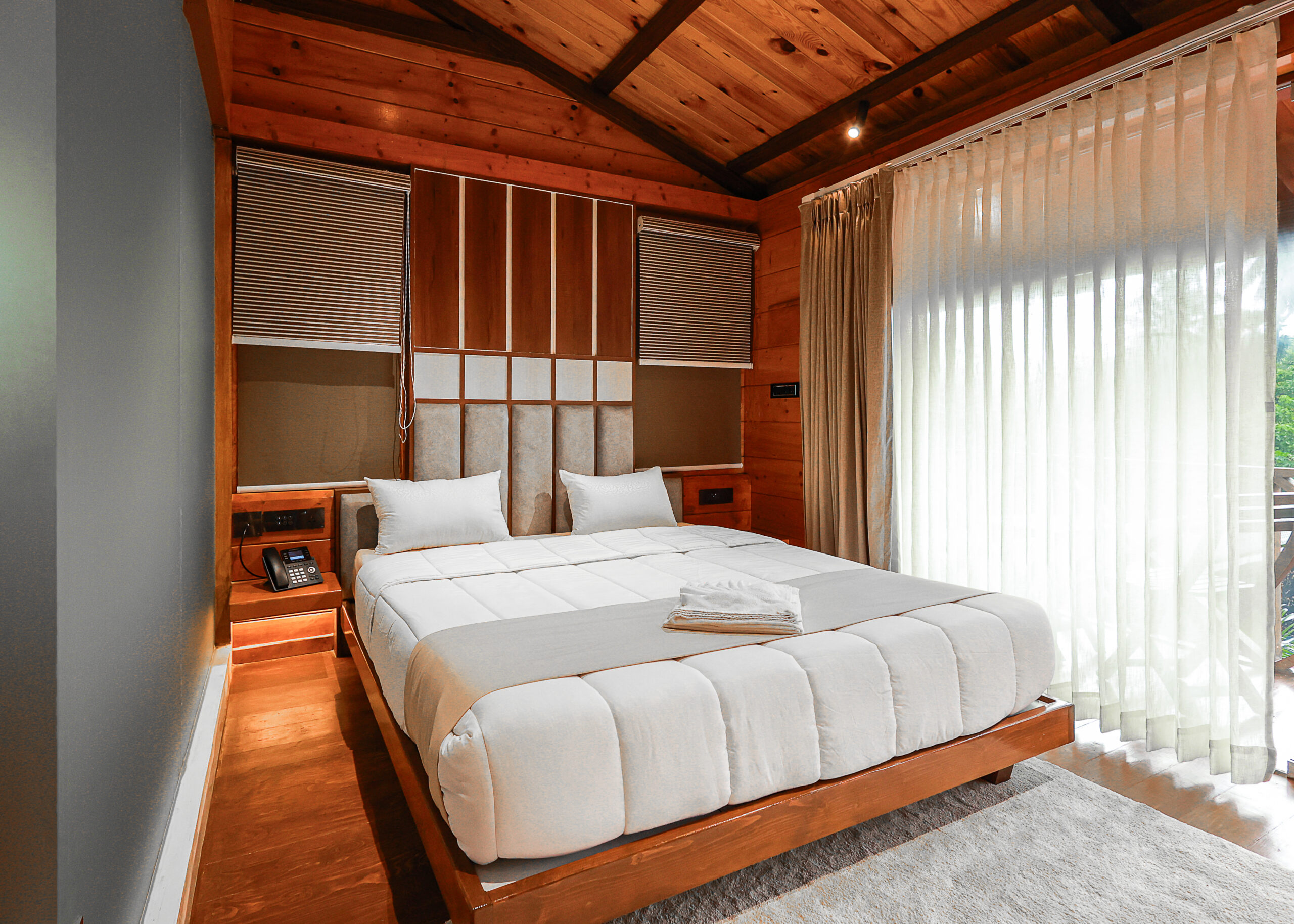 Wooden ECR Sea Resort - Studios